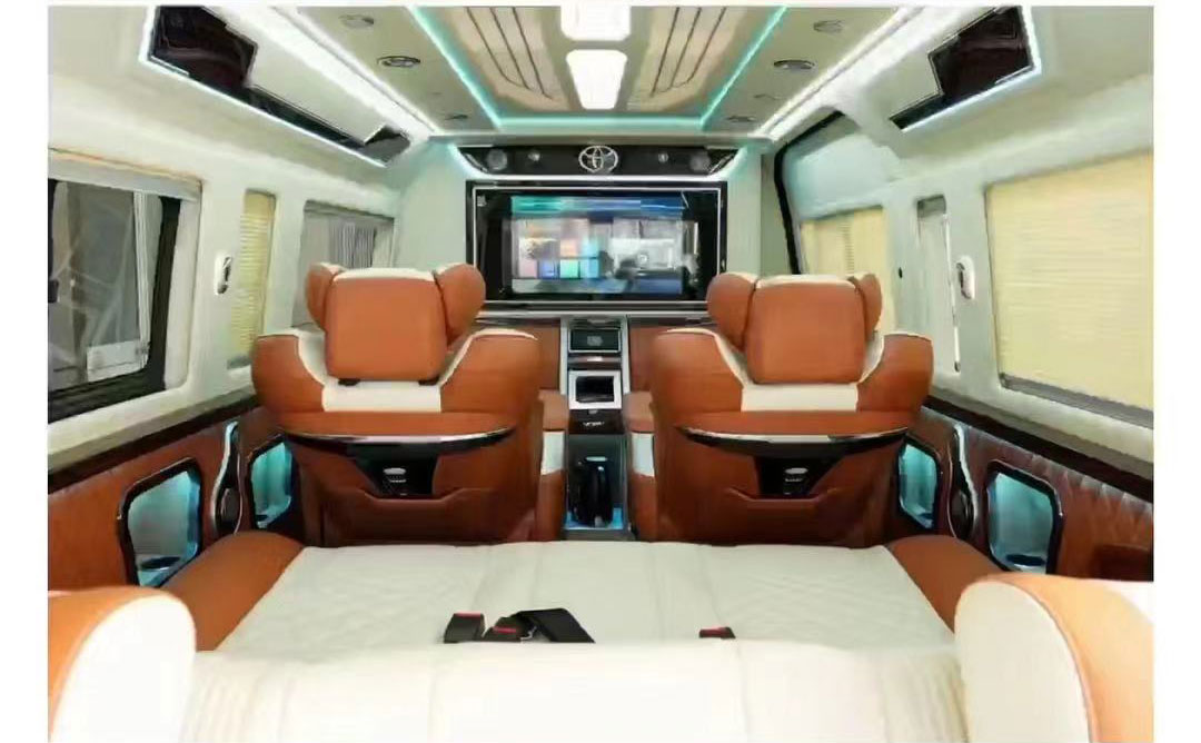 Toyota Hiace Upgraded Luxury Interior Case - 山东明澳汽车科技有限公司（改装网）