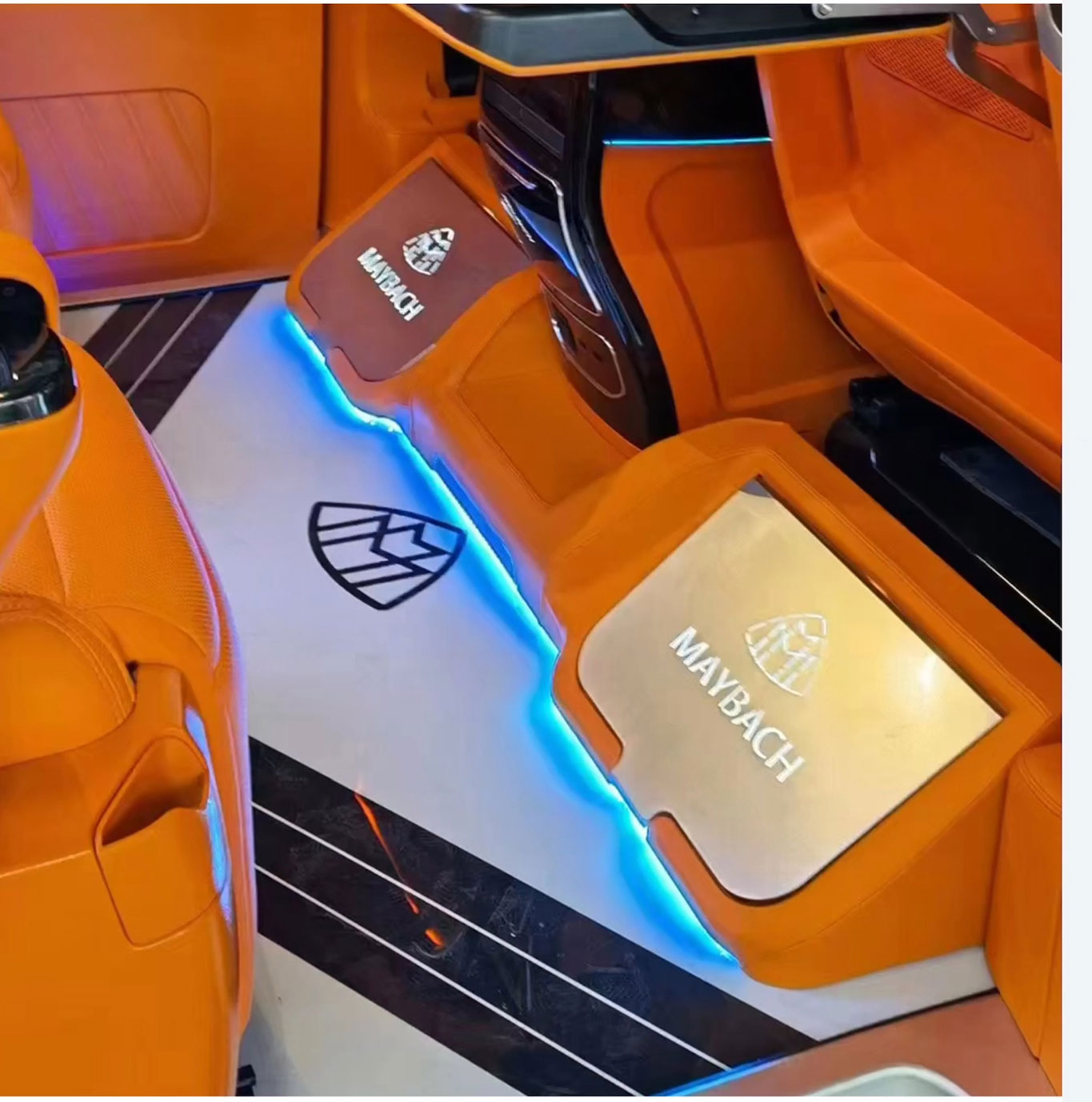 Car with led lights and storage box non-slip pedals - 山东明澳汽车科技有限公司（改装网）