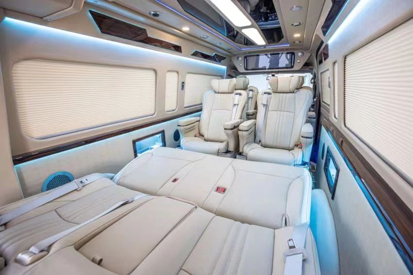 Toyota Hiace modified interior case - 山东明澳汽车科技有限公司（改装网）