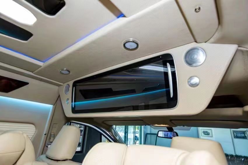 Toyota Hiace modified interior case - 山东明澳汽车科技有限公司（改装网）