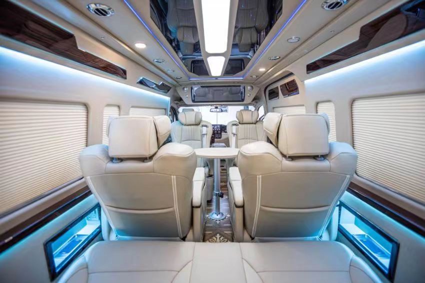 Toyota Hiace modified interior case - 山东明澳汽车科技有限公司（改装网）